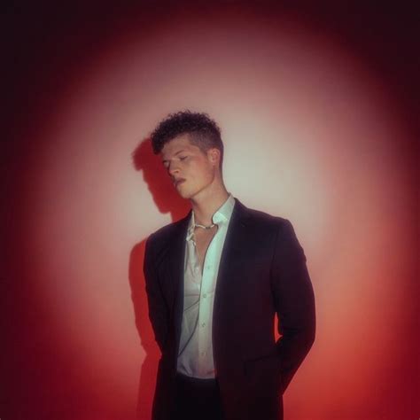 Ian Ianstauffer • Threads Say More