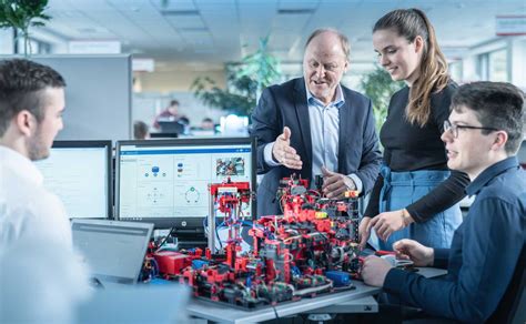 Industrial Simulation Models For Enhanced Training