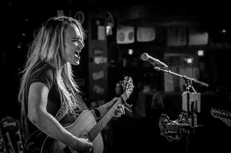 Meet Bri Bagwell Singer Songwriter And Performer Shoutout Dfw