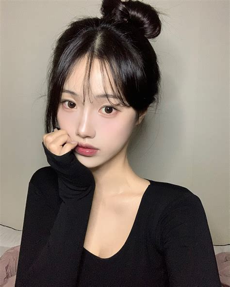 젼 광고 Thesaemofficial 잡티커버와 하이라이팅 효과로 깨끗하고 화려한 연말메이크업 해봐요 ️ 더샘 컨실러는 하나로 베이스메이크업 컨투어링 하이