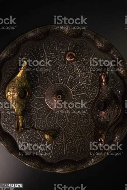 검은 배경에 고립 된 알라딘의 마법 램프 0명에 대한 스톡 사진 및 기타 이미지 0명 개념 검은색 Istock