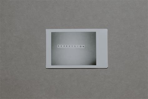 흰색과 회색 사랑은 내 인생 벽 장식입니다 사진 Unsplash의 무료 분위기 디렉토리 이미지