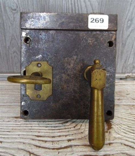 Vintage Door Lock Dunker Auction