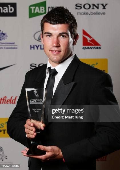 Matthew Ryan Poses With The U20s Male Footballer Of The Year Award News Photo Getty Images
