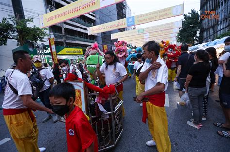 รูปภาพประกอบข่าว ชัชชาติเปิดงานเจเยาวราช เชิดสิงโต ผัดหมี่มงคล พร้อม
