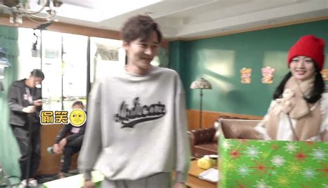 他跨越山海而来花絮戚烁的新年礼物有点东西 片花视频 免费在线观看 爱奇艺