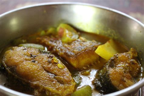 Sobji Die Rui Macher Jhol Light Rohu Fish Curry With Vegetables Fish