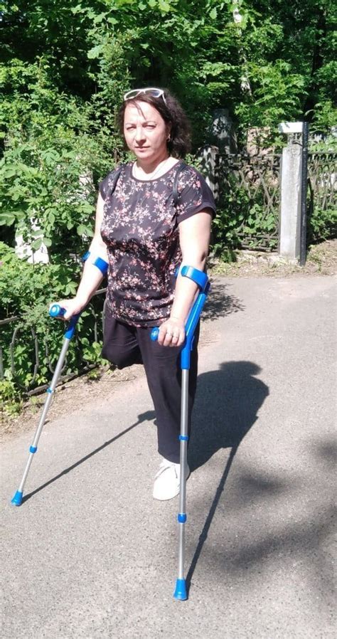 Rak Amputee On Crutches