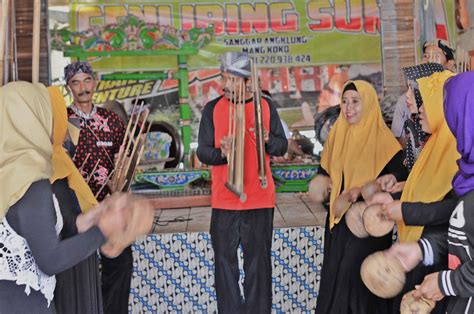 Benjang Batok Is Traditional Art Of Pangandaran Pangandaran Travel