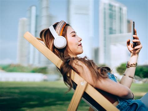 Whats A Safe Volume To Listen To Music On Your Headphones