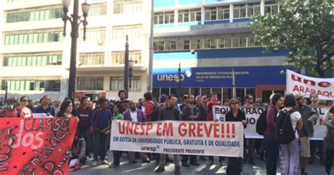 G1 Estudantes protestam por libertação de presos durante ato contra a