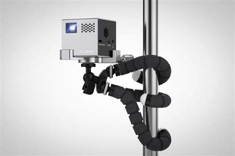 RIF6 Cube Mobile Projector