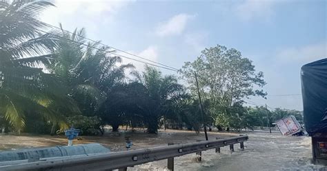 11 PPS Di Batu Pahat Terjejas Banjir Mangsa Pindah Ke Pusat Lain