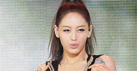 레인보우 김재경 가슴 사이즈 노출 파문 70b 또는 C