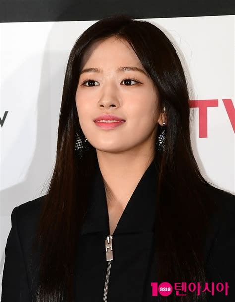 Ten차트 아이브 안유진 커피 머신 광고 모델로 어울리는 여자 가수 1위 텐아시아