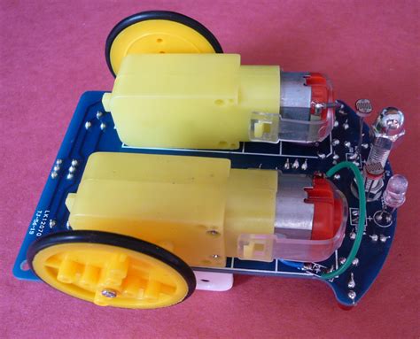 Électronique En Amateur Kit Petit Robot Suiveur De Ligne D2 1