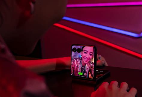 搭載 Ai 技術的極致智慧型摺疊手機 Motorola Razr 50 Ultra Motorola Tw