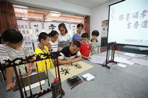 挥墨颂孝廉 书香进万家 新宁德