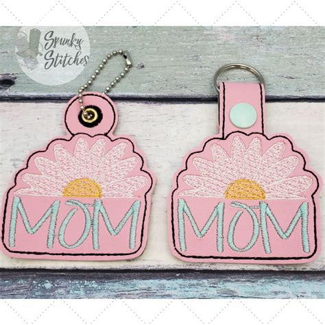 Daisy Mom Key Fob And Zipper Pull