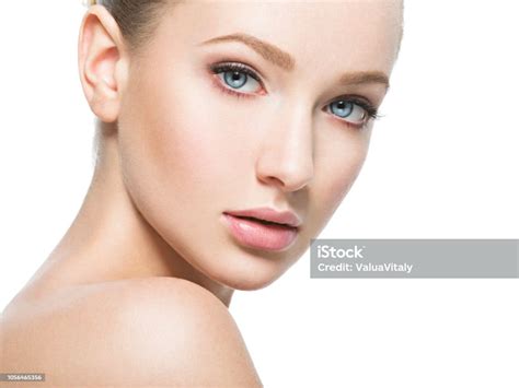 완벽 한 건강 신선한 피부를 가진 젊은 여자의 아름 다운 얼굴 개념에 대한 스톡 사진 및 기타 이미지 개념 금발 머리 깨끗한 Istock