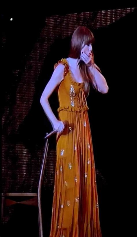 Taylor Swift Abruptly Stops Show After Swallowing Live Bug On Stage And