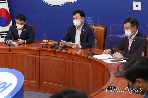 더불어민주당 송영길 대표가 14일 오전 국회에서 열린 오마이포토