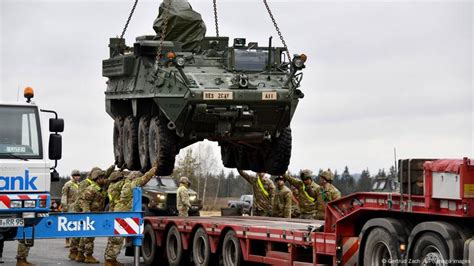 Us Announces 25 Billion Package For Ukraine But No Tanks Dw 01