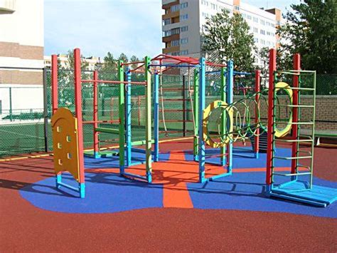 Подземный паркинг с детской площадкой на крыше Санкт Петербург