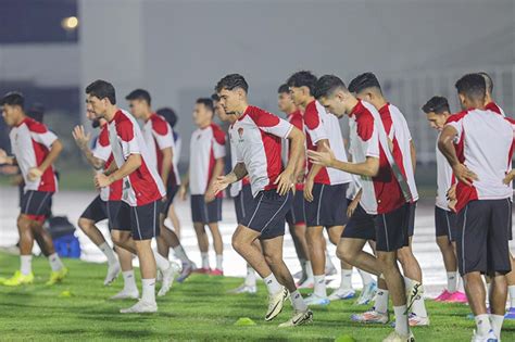 Latihan Perdana Timnas Indonesia Di Bahrain Diwarnai Keceriaan Shin