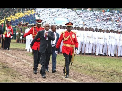UTAPENDA MBWEMBWE ZA MAGUFULI AKIKAGUA GWARIDE SHEREHE ZA UHURU MWANZA