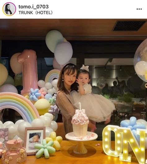 板野友美、高橋選手と長女1歳誕生日3shot公開に「家族写真とーってもステキ」「夫婦の身長差も萌える」の声 E Talentbank Co