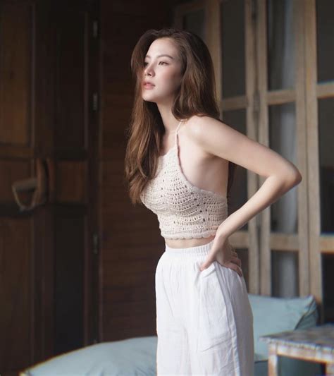 “ใบเฟิร์น พิมพ์ชนก” แจกความสดใสอวดอึ๋มเบาๆ พาใจละลายถ้วนหน้า