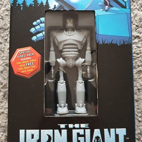 Super7 Iron Giant Super Cyborg 11 Inch Figure