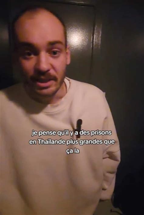 Il Amène Son Ami Hétéro Dans Un Sauna Du Village Et Il Y A Du Malaise
