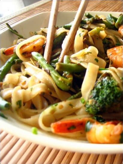 Nouilles de riz aux crevettes et asperges à la thaï Happy papilles
