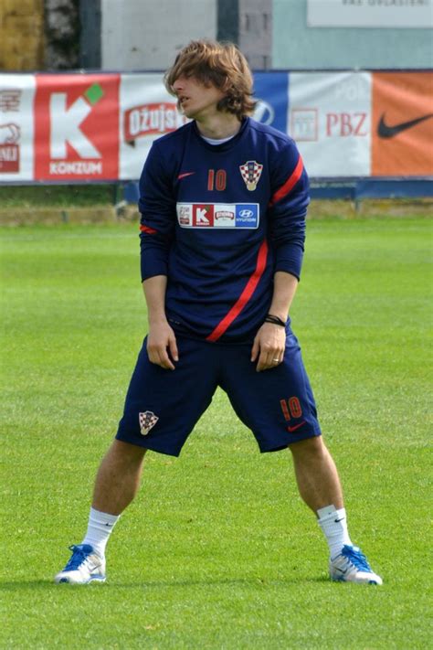 Pin By モドリッチ On Luka Modrić 🇭🇷 Sepak Bola Pemain Sepak Bola Olahraga