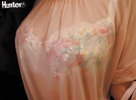 「ねえ、タオル取って」ボクに突然出来た巨乳過ぎる義姉が買い物から帰ってくるとゲリラ豪雨で全身ビショビショに濡れてしまって下着がスケスケに