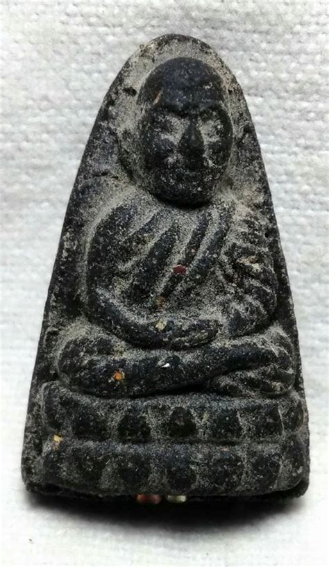 หลวงปู่ทวดเนื้อว่านพิมพ์เล็กหน้าปี 24 ฝังตระกรุดนารายณ์แปลงร ูป 2 ดอก แจกกรรมการ ปี 37 พระ