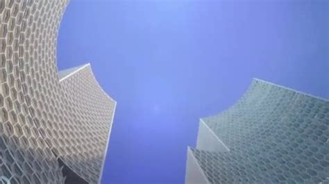 新加坡双景坊由两座极富表现力的雕塑塔楼组成，环绕出了一组城市空间凤凰网视频凤凰网