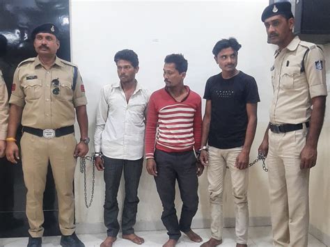 Police Caught Vehicle Thieves During Checking Four Accused Arrested