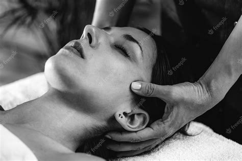 Premium Photo Craniosacral Therapy Or Cst Head Massage