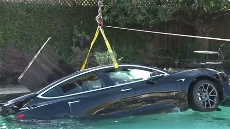 Woman Dies After Tesla Crashes Into San Rafael Pool Nbc Bay Area