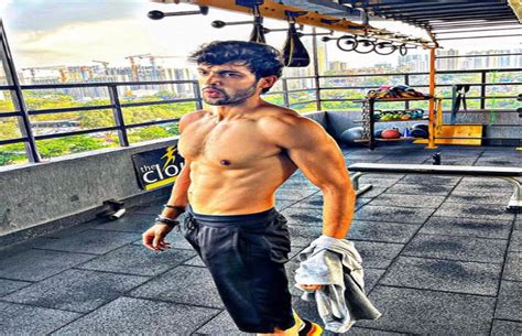 Parth Samthaan Flaunts His Sensuous Six Packs In These Shirtless