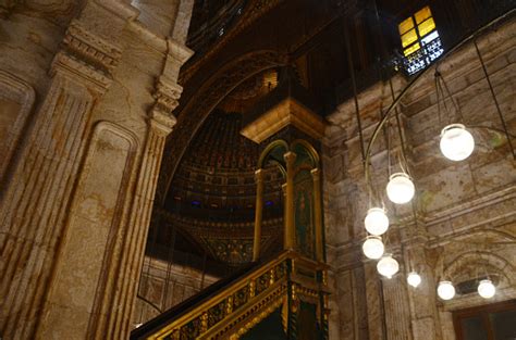 알라바스터 모스크로도 알려진 무하마드 알리 파샤 의 그레이트 모스크의 풍성하게 꾸며진 인테리어 사원에 대한 스톡 사진 및 기타 이미지 Istock