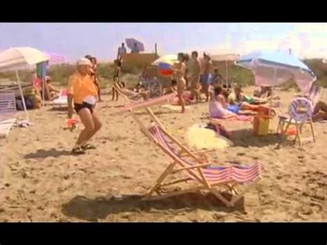 Fantozzi Alle Prese Con La Sedia Sdraio Tratto Dal Film Le Comiche