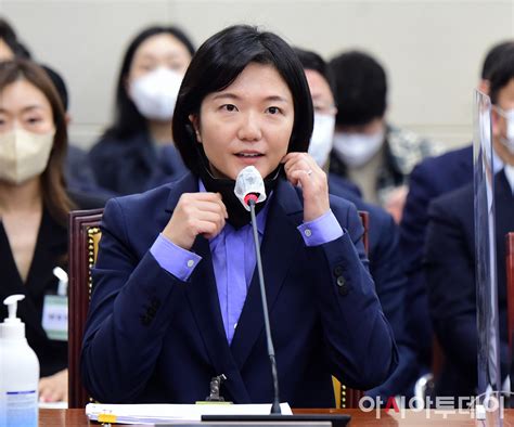 포토 2022 국감 의원 질의에 답하는 최수연 네이버 대표 네이트 뉴스