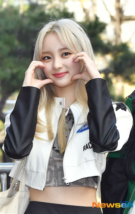 아이칠린 이지 표정으로 말하는 하트 포즈 포토엔hd 뉴스인코리아