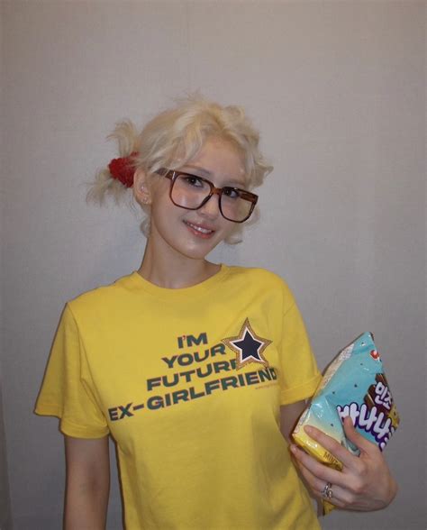 전소미 소녀감성 Y2k룩 배디 티셔츠 가격은 네이트뷰