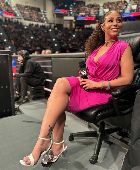 Samantha Irvins Feet