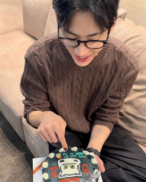 뱀집 on Instagram 안경 뱀이로 우주 정복 bambam1a bambamxabyss 매주